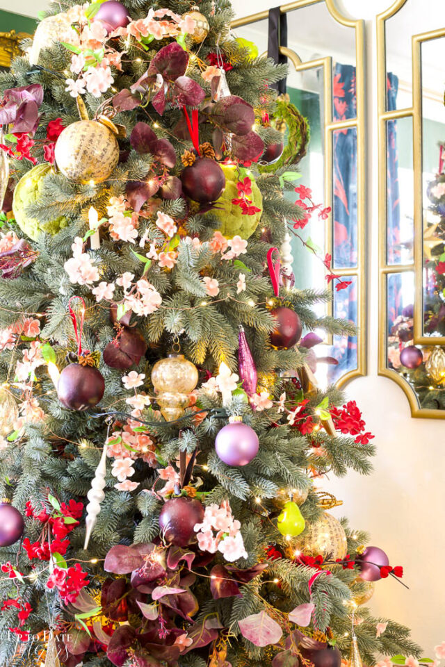A Holiday Home Tour Featuring Beautiful Christmas Color Palette Ideas